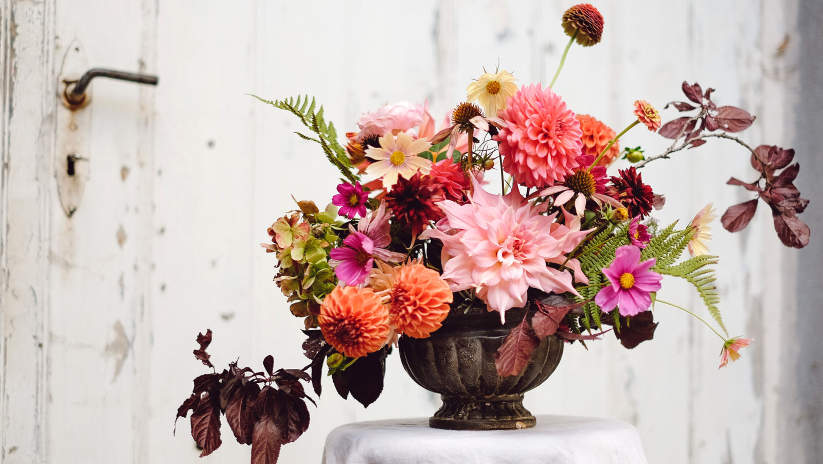 Blumenarrangements aus dem eigenen Garten - Jora Dahl